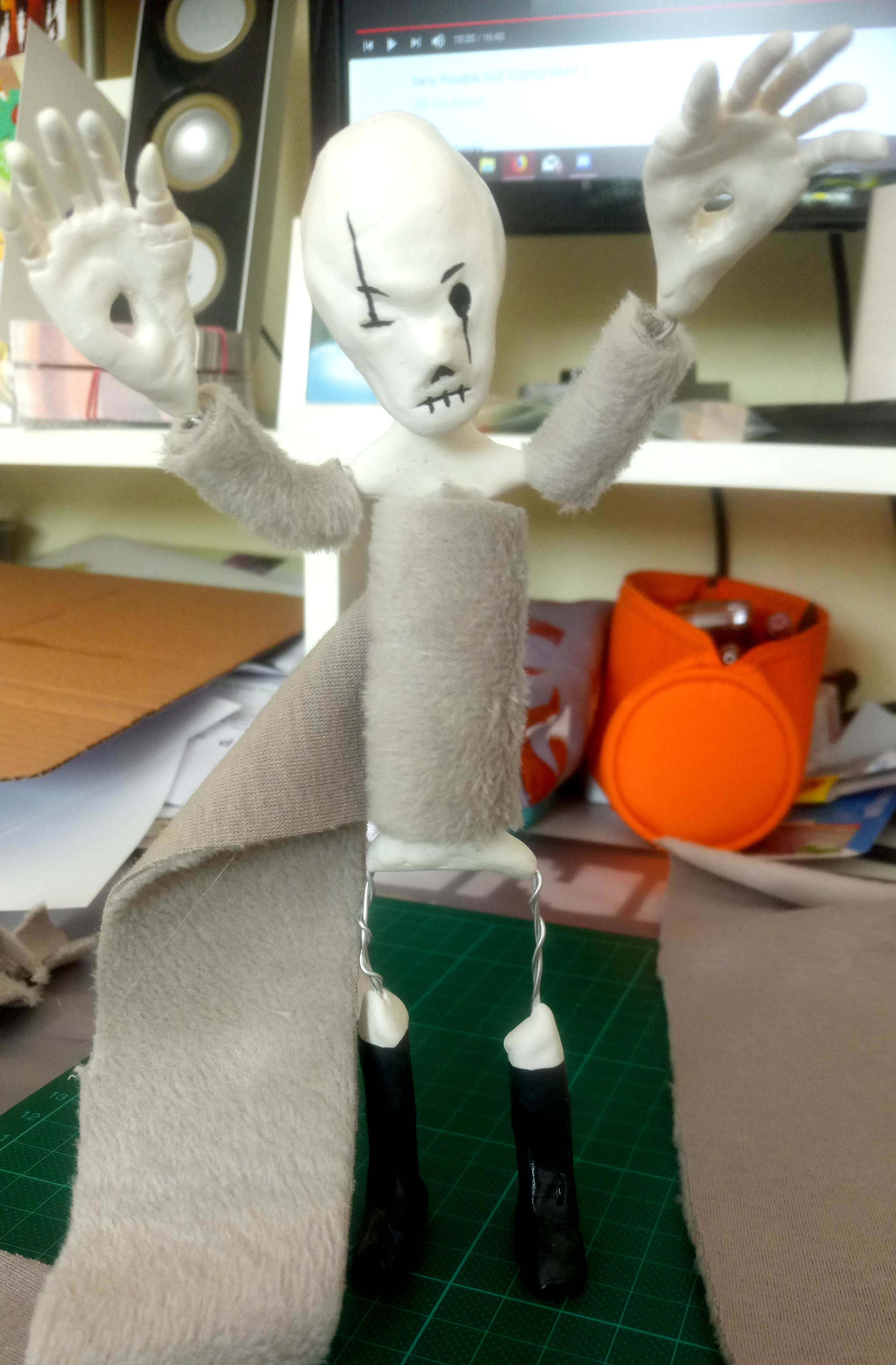 [Handplates] W.D. Gaster Poseable Doll (Bastelei von Innocentia auf ...